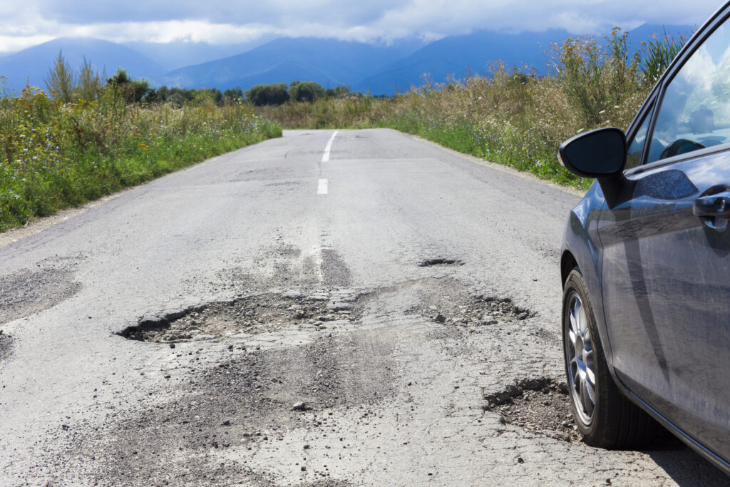 How to Avoid Potholes While Driving